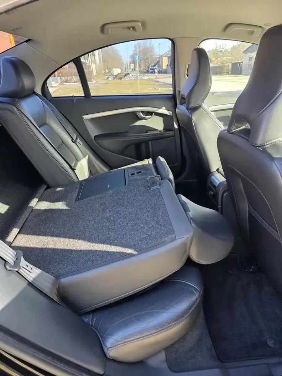 Melns Volvo S80 2010 Ventspils, ar dzinēja tilpumu 2.00 L un nobraukumu 223 tūkst. km par 4390 €, foto 26 vietnē AUTOMOTO.COM.LV