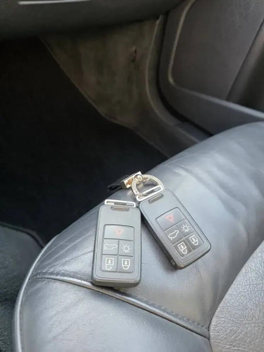 Melns Volvo S80 2010 Ventspils, ar dzinēja tilpumu 2.00 L un nobraukumu 223 tūkst. km par 4390 €, foto 29 vietnē AUTOMOTO.COM.LV
