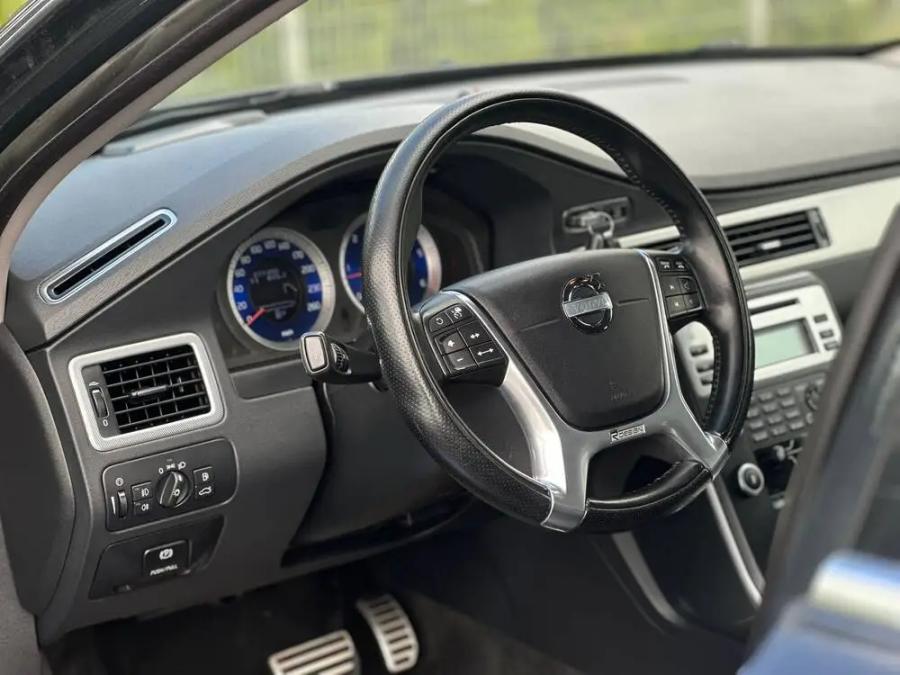 Melns Volvo S80 2010 Jelgava, ar dzinēja tilpumu 2.40 L un nobraukumu 278 tūkst. km par 6750 €, foto 13 vietnē AUTOMOTO.COM.LV