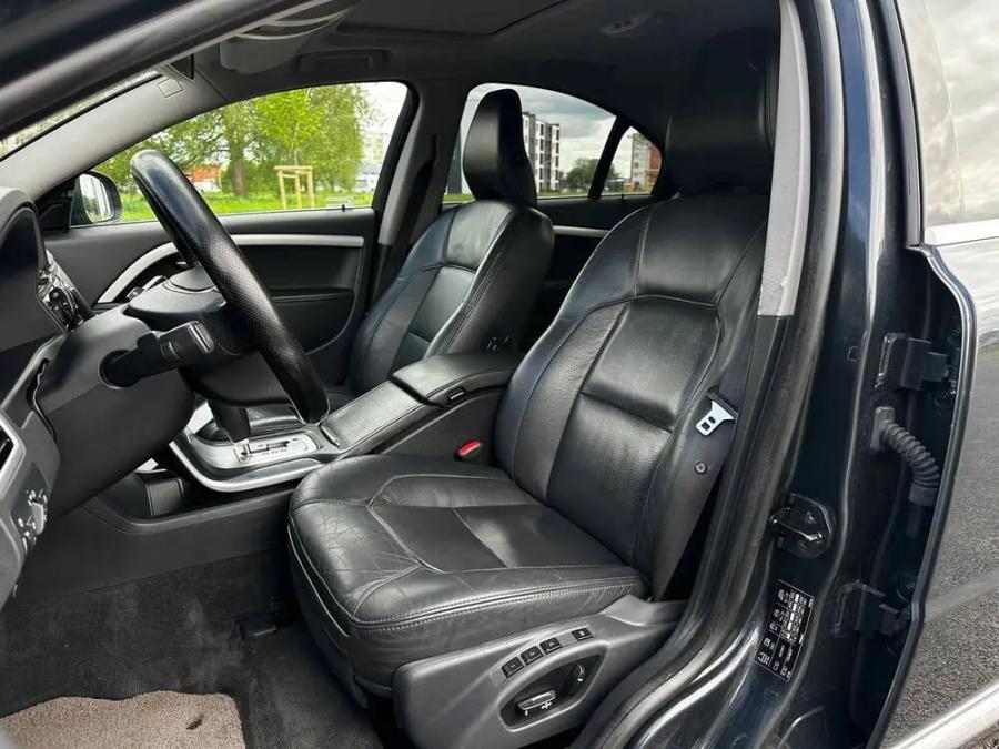 Melns Volvo S80 2010 Jelgava, ar dzinēja tilpumu 2.40 L un nobraukumu 278 tūkst. km par 6750 €, foto 15 vietnē AUTOMOTO.COM.LV