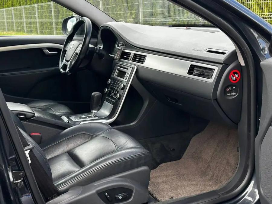 Melns Volvo S80 2010 Jelgava, ar dzinēja tilpumu 2.40 L un nobraukumu 278 tūkst. km par 6750 €, foto 16 vietnē AUTOMOTO.COM.LV