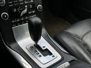 Melns Volvo S80 2010 Jelgava, ar dzinēja tilpumu 2.40 L un nobraukumu 278 tūkst. km par 6750 €, foto 27 vietnē AUTOMOTO.COM.LV
