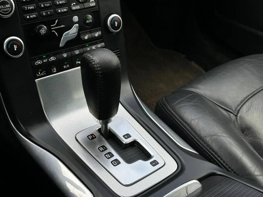 Melns Volvo S80 2010 Jelgava, ar dzinēja tilpumu 2.40 L un nobraukumu 278 tūkst. km par 6750 €, foto 27 vietnē AUTOMOTO.COM.LV