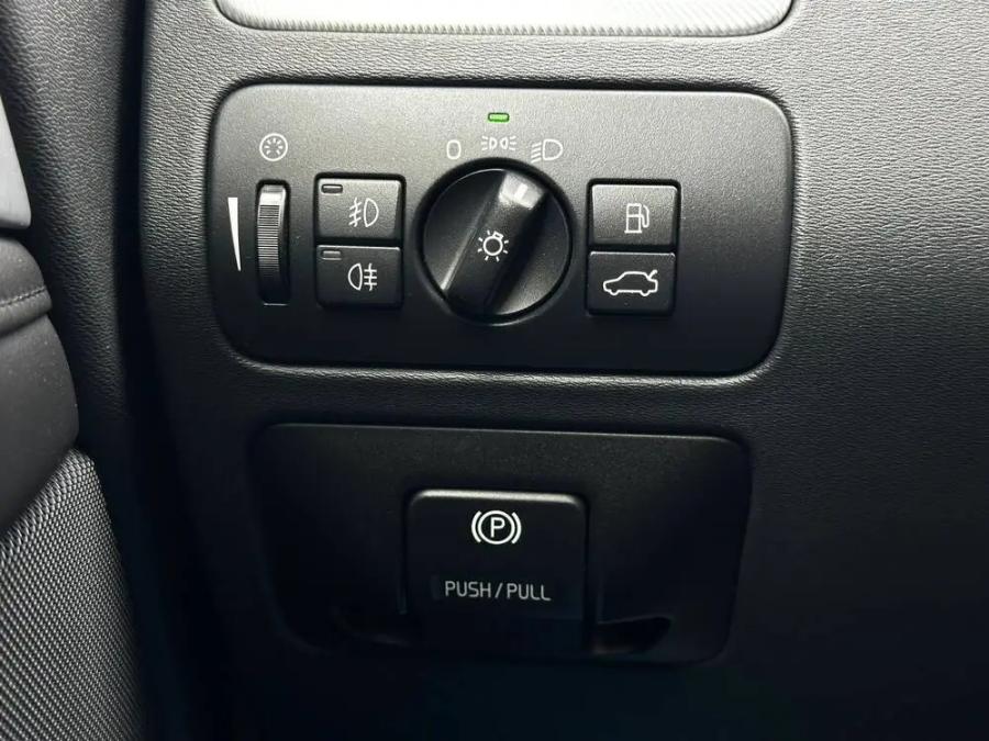 Melns Volvo S80 2010 Jelgava, ar dzinēja tilpumu 2.40 L un nobraukumu 278 tūkst. km par 6750 €, foto 28 vietnē AUTOMOTO.COM.LV