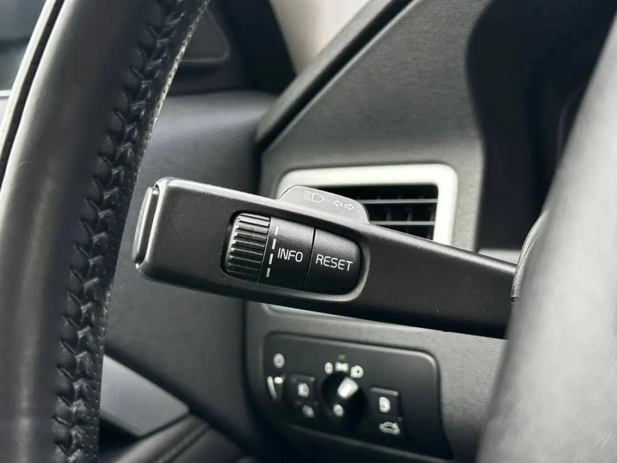 Melns Volvo S80 2010 Jelgava, ar dzinēja tilpumu 2.40 L un nobraukumu 278 tūkst. km par 6750 €, foto 29 vietnē AUTOMOTO.COM.LV