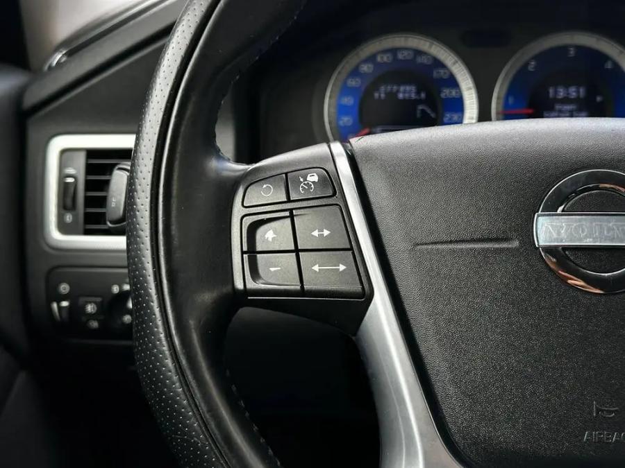 Melns Volvo S80 2010 Jelgava, ar dzinēja tilpumu 2.40 L un nobraukumu 278 tūkst. km par 6750 €, foto 30 vietnē AUTOMOTO.COM.LV