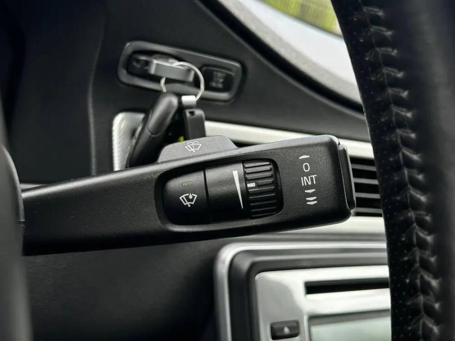 Melns Volvo S80 2010 Jelgava, ar dzinēja tilpumu 2.40 L un nobraukumu 278 tūkst. km par 6750 €, foto 32 vietnē AUTOMOTO.COM.LV