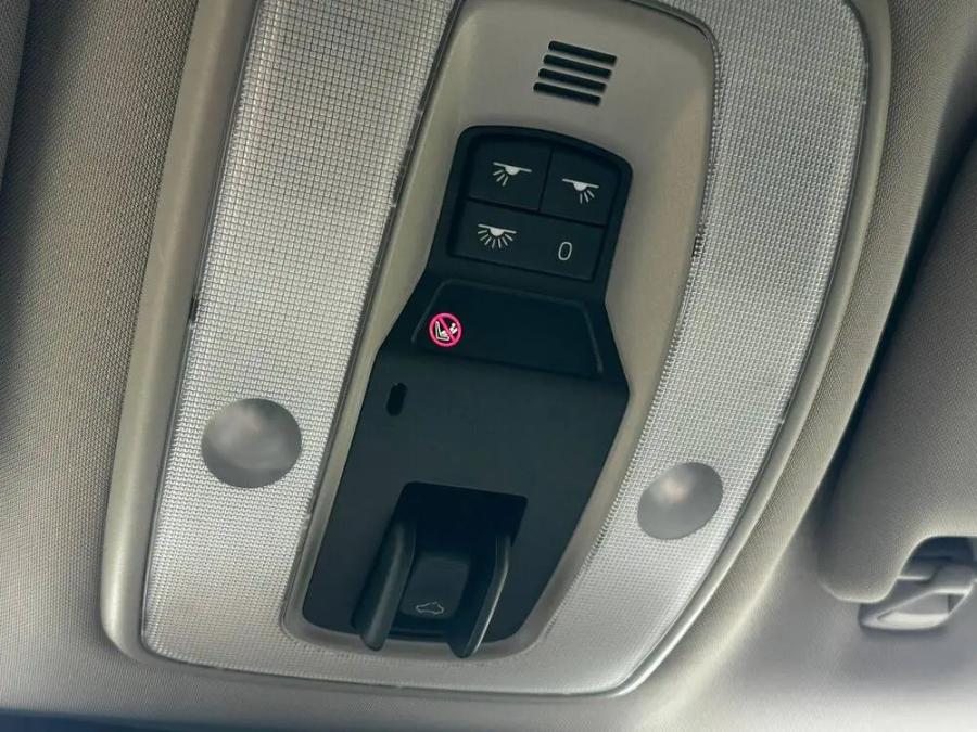 Melns Volvo S80 2010 Jelgava, ar dzinēja tilpumu 2.40 L un nobraukumu 278 tūkst. km par 6750 €, foto 35 vietnē AUTOMOTO.COM.LV