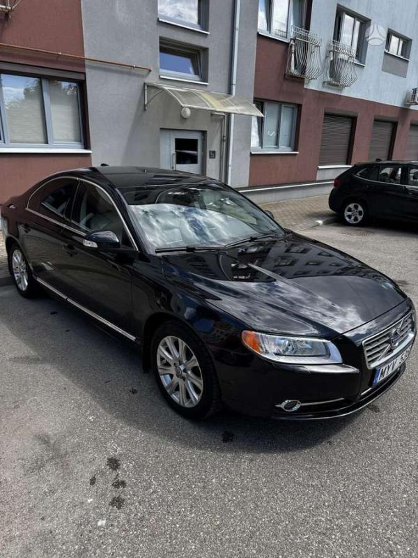 Black Volvo S80 2010 in Jonava, with an engine capacity of 2.40 L and mileage of 333 thousand km for 5700 €, photo 1 on AUTOMOTO.COM.LV