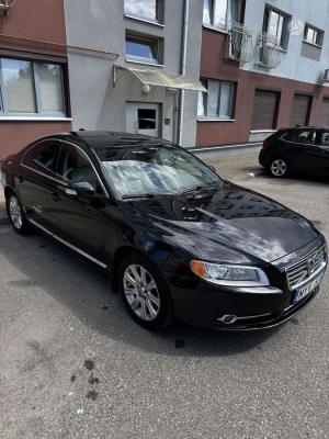 Melns Volvo S80 2010 Jonava, ar dzinēja tilpumu 2.40 L un nobraukumu 333 tūkst. km par 5700 €, foto  vietnē AUTOMOTO.COM.LV
