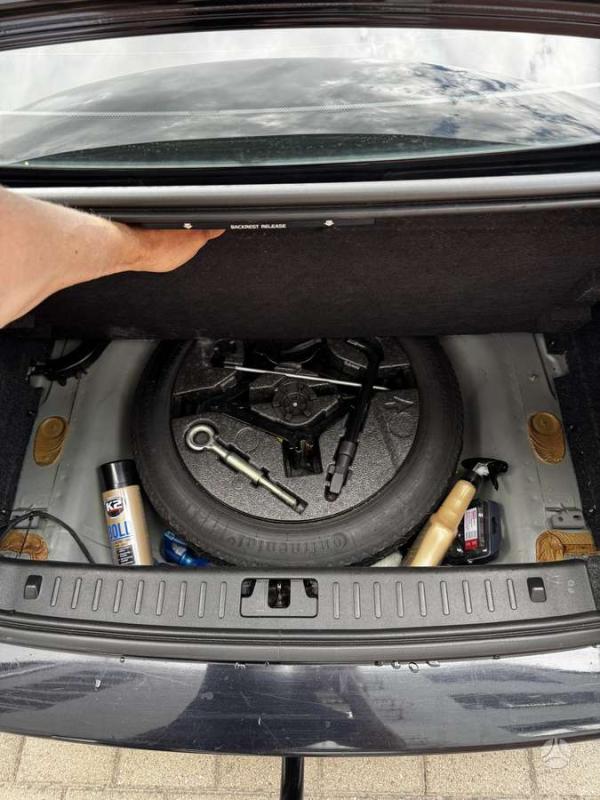 Black Volvo S80 2010 in Jonava, with an engine capacity of 2.40 L and mileage of 333 thousand km for 5700 €, photo 3 on AUTOMOTO.COM.LV