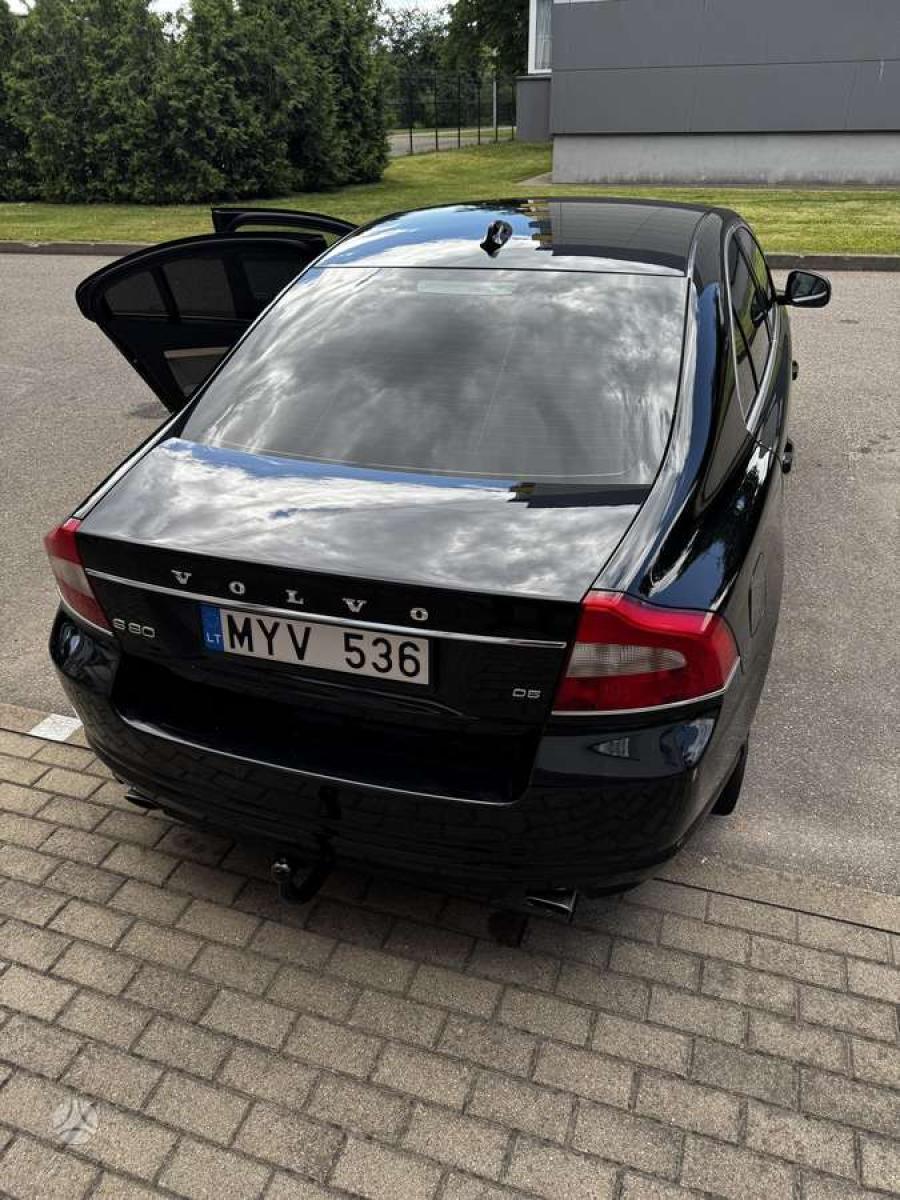 Melns Volvo S80 2010 Jonava, ar dzinēja tilpumu 2.40 L un nobraukumu 333 tūkst. km par 5700 €, foto 5 vietnē AUTOMOTO.COM.LV