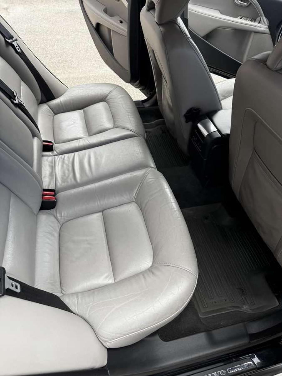 Melns Volvo S80 2010 Jonava, ar dzinēja tilpumu 2.40 L un nobraukumu 333 tūkst. km par 5700 €, foto 7 vietnē AUTOMOTO.COM.LV