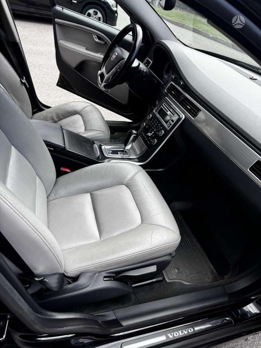 Melns Volvo S80 2010 Jonava, ar dzinēja tilpumu 2.40 L un nobraukumu 333 tūkst. km par 5700 €, foto 8 vietnē AUTOMOTO.COM.LV