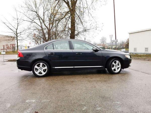 Melns Volvo S80 2010 Viļņa, ar dzinēja tilpumu 2.40 L un nobraukumu 380 tūkst. km par 3650 €, foto 4 vietnē AUTOMOTO.COM.LV