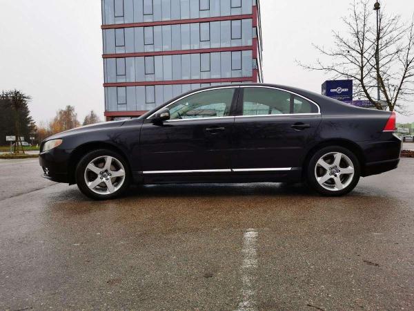 Melns Volvo S80 2010 Viļņa, ar dzinēja tilpumu 2.40 L un nobraukumu 380 tūkst. km par 3650 €, foto 5 vietnē AUTOMOTO.COM.LV