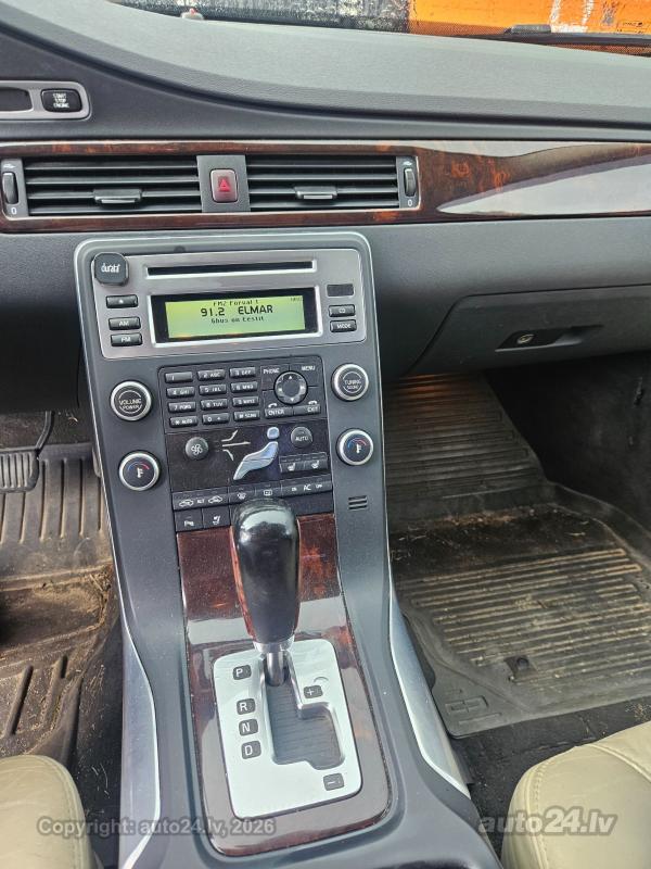 Melns Volvo S80 2010 Tallina, ar dzinēja tilpumu 2.40 L un nobraukumu 388 tūkst. km par 3600 €, foto 4 vietnē AUTOMOTO.COM.LV