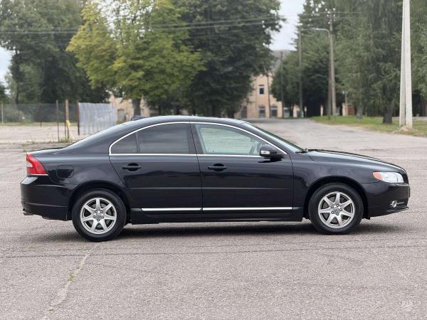 Melns Volvo S80 2010 Marijampole, ar dzinēja tilpumu 2.40 L un nobraukumu 360 tūkst. km par 3800 €, foto 4 vietnē AUTOMOTO.COM.LV