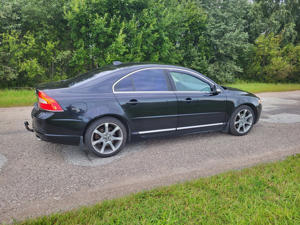 Melns Volvo S80 2010 Pērnava, ar dzinēja tilpumu 0.00 L un nobraukumu 388 tūkst. km par 4500 €, foto 4 vietnē AUTOMOTO.COM.LV