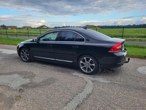 Melns Volvo S80 2010 Pērnava, ar dzinēja tilpumu 0.00 L un nobraukumu 388 tūkst. km par 4500 €, foto 8 vietnē AUTOMOTO.COM.LV
