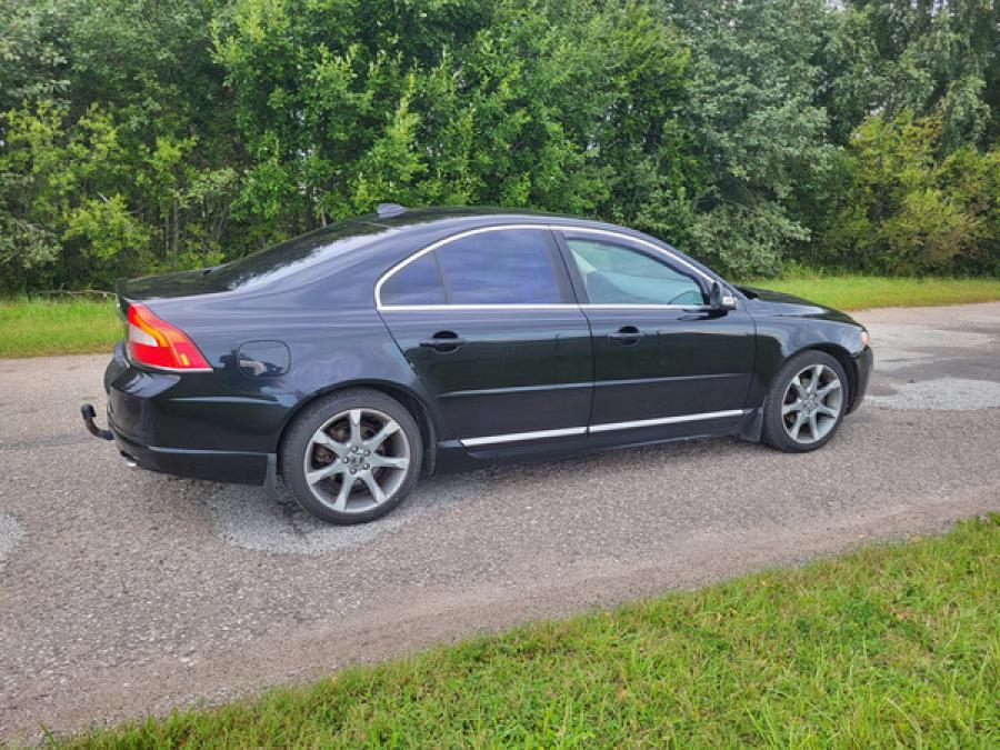 Black Volvo S80 2010 in Parnu, with an engine capacity of 0.00 L and mileage of 388 thousand km for 4500 €, photo 4 on AUTOMOTO.COM.LV