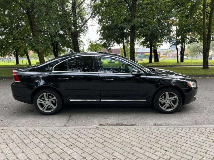 Черный Вольво С80 2010 в Клайпеда, объемом двигателя 2.40 л и пробегом 630 тыс. км за 3100 €, фото 8 на AUTOMOTO.COM.LV