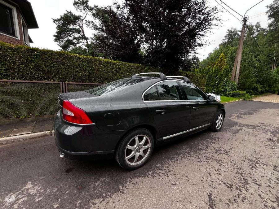 Melns Volvo S80 2010 Viļņa, ar dzinēja tilpumu 2.40 L un nobraukumu 237 tūkst. km par 2500 €, foto 5 vietnē AUTOMOTO.COM.LV