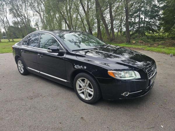 Volvo S80 2010 in Silute on AUTOMOTO.COM.LV Black Volvo S80 2010 in Silute, with an engine capacity of 2.40 L and mileage of 419 thousand km for 3000 €, photo 3 on AUTOMOTO.COM.LV