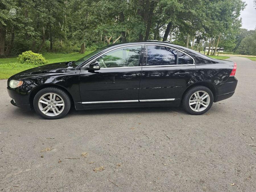 Black Volvo S80 2010 in Silute, with an engine capacity of 2.40 L and mileage of 419 thousand km for 3000 €, photo 5 on AUTOMOTO.COM.LV