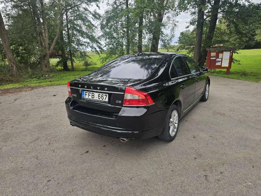 Black Volvo S80 2010 in Silute, with an engine capacity of 2.40 L and mileage of 419 thousand km for 3000 €, photo 7 on AUTOMOTO.COM.LV