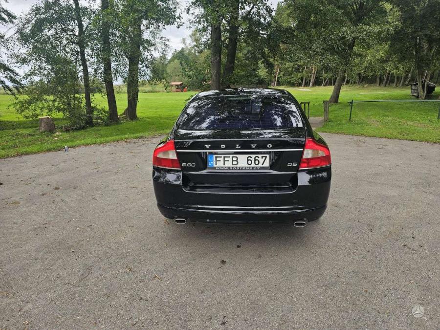 Black Volvo S80 2010 in Silute, with an engine capacity of 2.40 L and mileage of 419 thousand km for 3000 €, photo 8 on AUTOMOTO.COM.LV