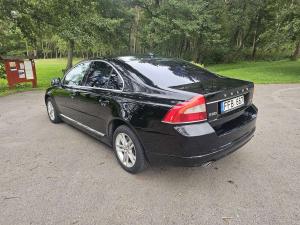 Black Volvo S80 2010 in Silute, with an engine capacity of 2.40 L and mileage of 419 thousand km for 3000 €, photo 9 on AUTOMOTO.COM.LV