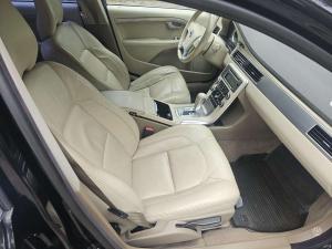 Black Volvo S80 2010 in Silute, with an engine capacity of 2.40 L and mileage of 419 thousand km for 3000 €, photo 12 on AUTOMOTO.COM.LV