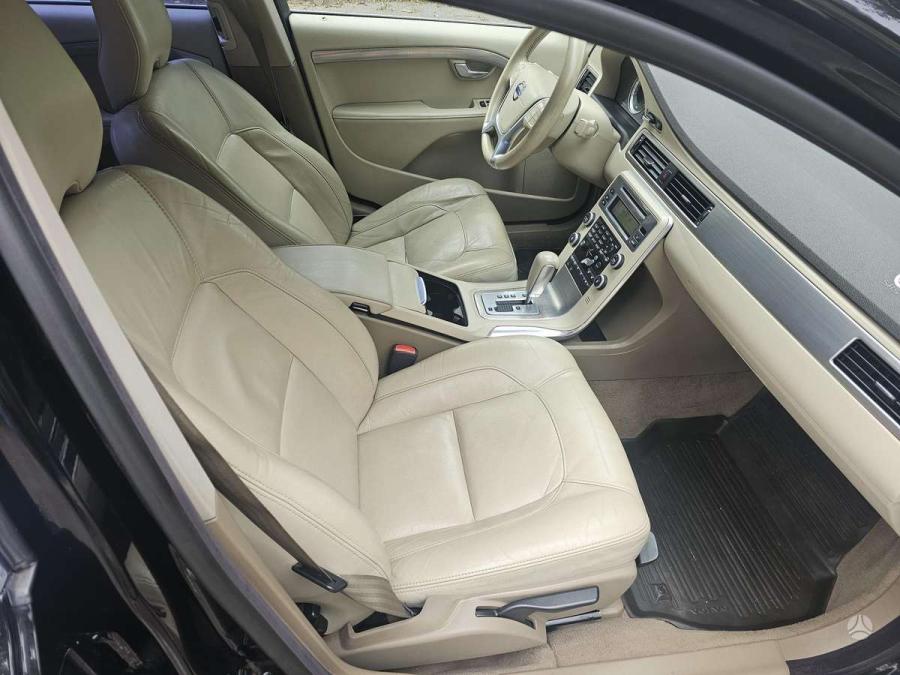 Black Volvo S80 2010 in Silute, with an engine capacity of 2.40 L and mileage of 419 thousand km for 3000 €, photo 12 on AUTOMOTO.COM.LV