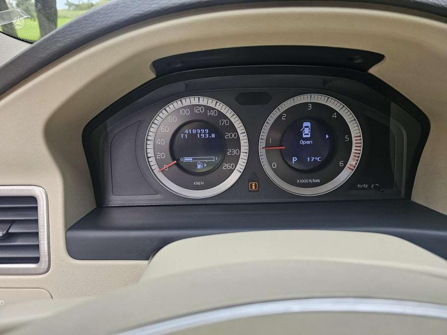 Black Volvo S80 2010 in Silute, with an engine capacity of 2.40 L and mileage of 419 thousand km for 3000 €, photo 17 on AUTOMOTO.COM.LV
