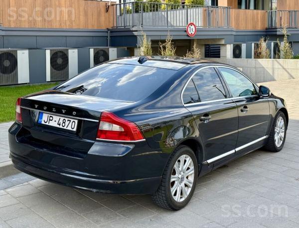 Black Volvo S80 2010 in Riga, with an engine capacity of 2.00 L and mileage of 374 thousand km for 3400 €, photo 6 on AUTOMOTO.COM.LV