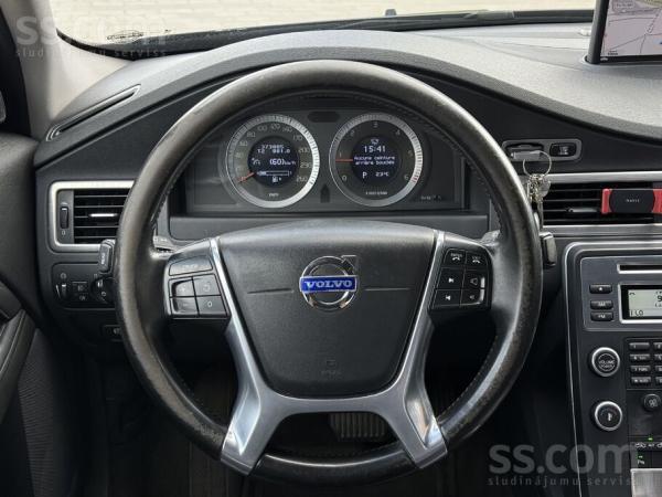 Black Volvo S80 2010 in Riga, with an engine capacity of 2.00 L and mileage of 374 thousand km for 3400 €, photo 8 on AUTOMOTO.COM.LV