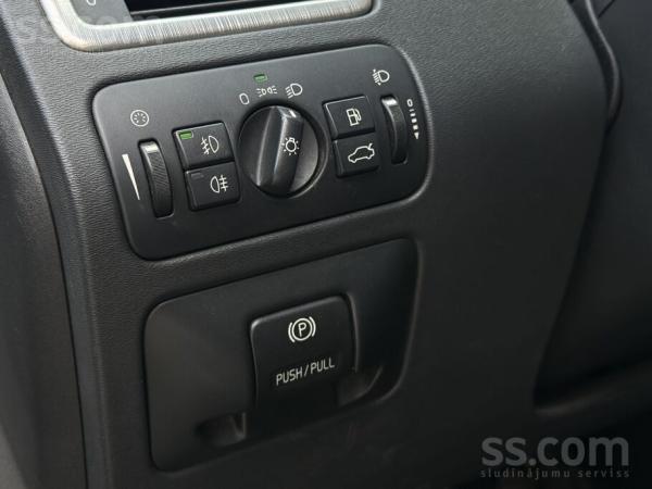 Black Volvo S80 2010 in Riga, with an engine capacity of 2.00 L and mileage of 374 thousand km for 3400 €, photo 10 on AUTOMOTO.COM.LV