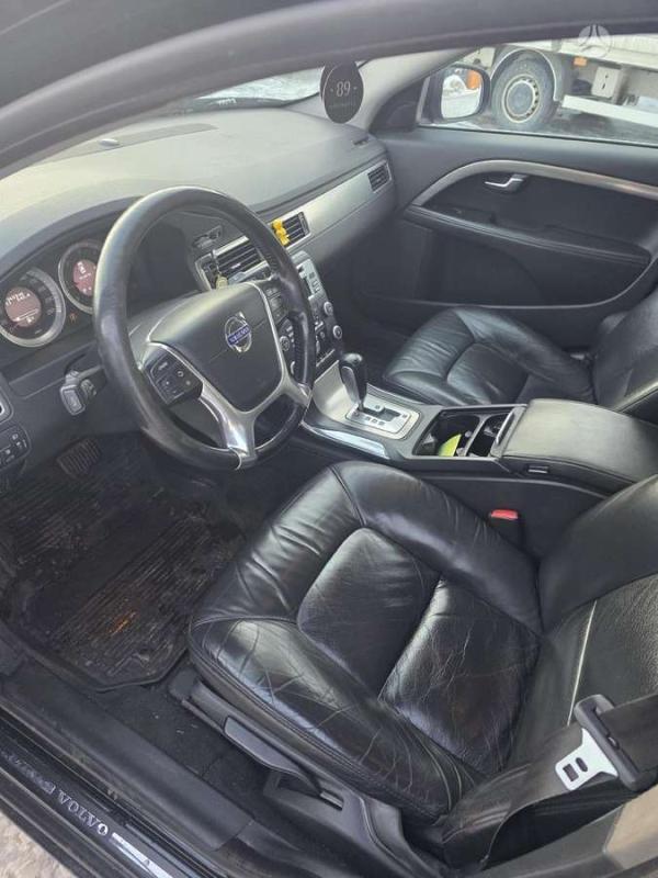 Black Volvo S80 2011 in Vilnius, with an engine capacity of 1.98 L and mileage of 365 thousand km for 4100 €, photo 6 on AUTOMOTO.COM.LV