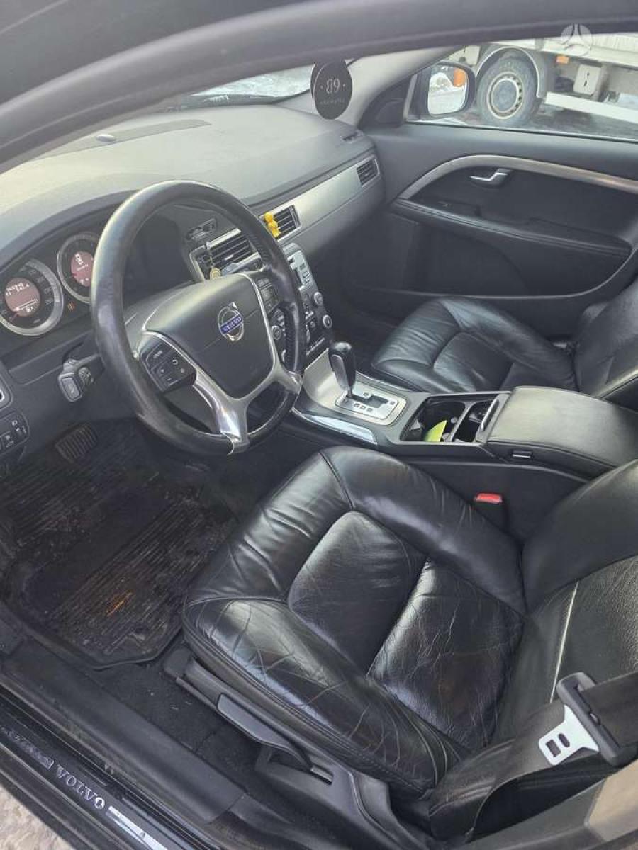 Black Volvo S80 2011 in Vilnius, with an engine capacity of 1.98 L and mileage of 365 thousand km for 4100 €, photo 6 on AUTOMOTO.COM.LV