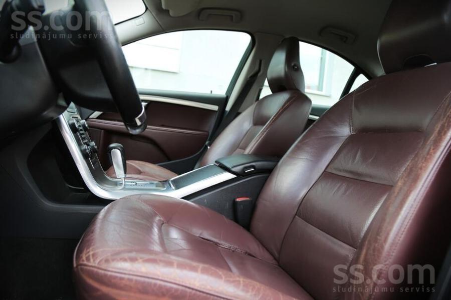 Black Volvo S80 2011 in Riga, with an engine capacity of 2.00 L and mileage of 341 thousand km for 3995 €, photo 6 on AUTOMOTO.COM.LV