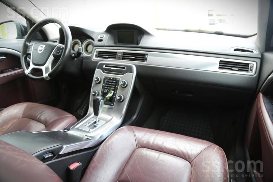 Black Volvo S80 2011 in Riga, with an engine capacity of 2.00 L and mileage of 341 thousand km for 3995 €, photo 8 on AUTOMOTO.COM.LV