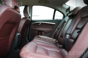 Black Volvo S80 2011 in Riga, with an engine capacity of 2.00 L and mileage of 341 thousand km for 3995 €, photo 11 on AUTOMOTO.COM.LV