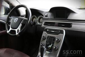 Black Volvo S80 2011 in Riga, with an engine capacity of 2.00 L and mileage of 341 thousand km for 3995 €, photo 12 on AUTOMOTO.COM.LV