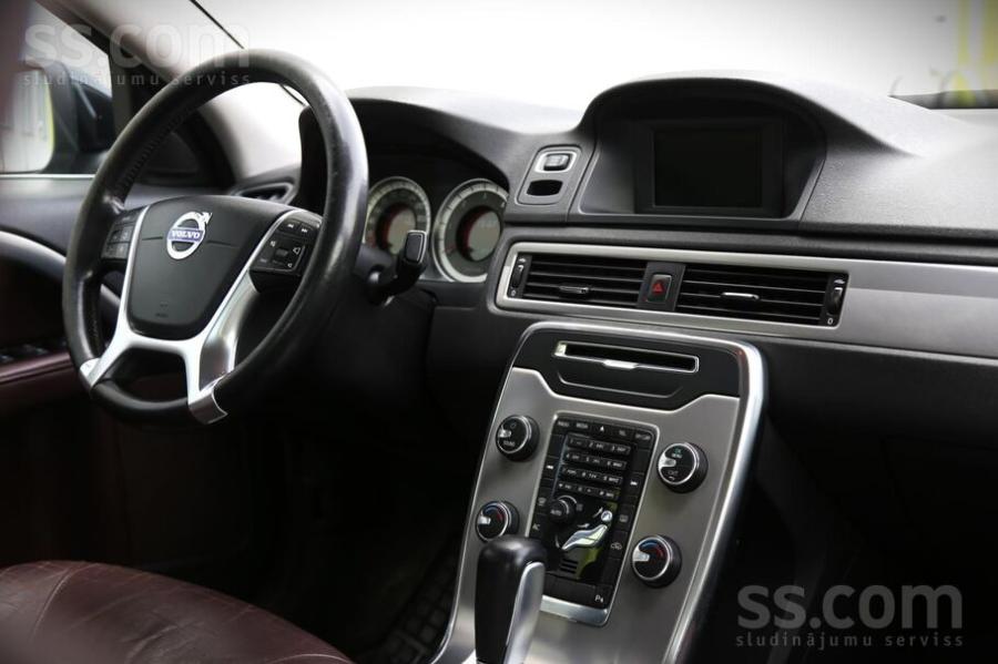 Black Volvo S80 2011 in Riga, with an engine capacity of 2.00 L and mileage of 341 thousand km for 3995 €, photo 12 on AUTOMOTO.COM.LV