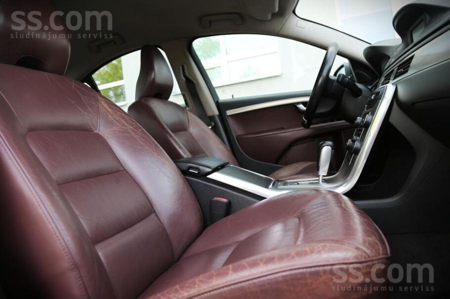 Black Volvo S80 2011 in Riga, with an engine capacity of 2.00 L and mileage of 341 thousand km for 3995 €, photo 16 on AUTOMOTO.COM.LV