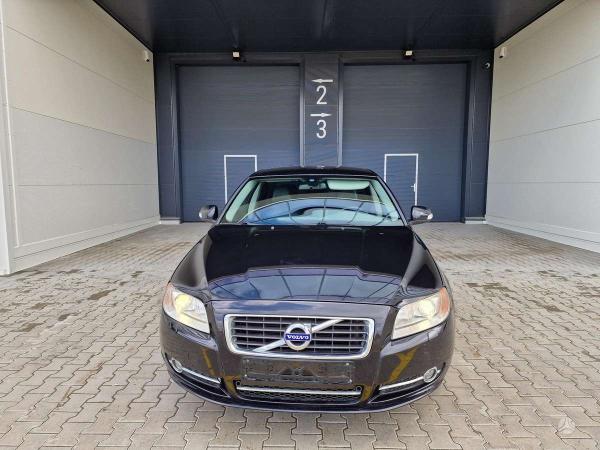 Black Volvo S80 2011 in Vilnius, with an engine capacity of 1.98 L and mileage of 240 thousand km for 6599 €, photo 4 on AUTOMOTO.COM.LV