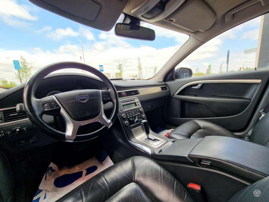 Black Volvo S80 2011 in Vilnius, with an engine capacity of 1.98 L and mileage of 240 thousand km for 6599 €, photo 12 on AUTOMOTO.COM.LV