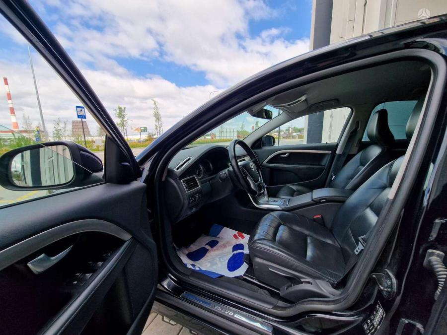 Black Volvo S80 2011 in Vilnius, with an engine capacity of 1.98 L and mileage of 228 thousand km for 5950 €, photo 12 on AUTOMOTO.COM.LV