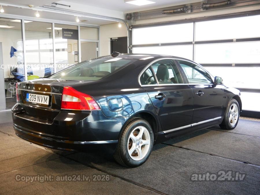Melns Volvo S80 2011 Tallina, ar dzinēja tilpumu 2.00 L un nobraukumu 313 tūkst. km par 4990 €, foto 4 vietnē AUTOMOTO.COM.LV